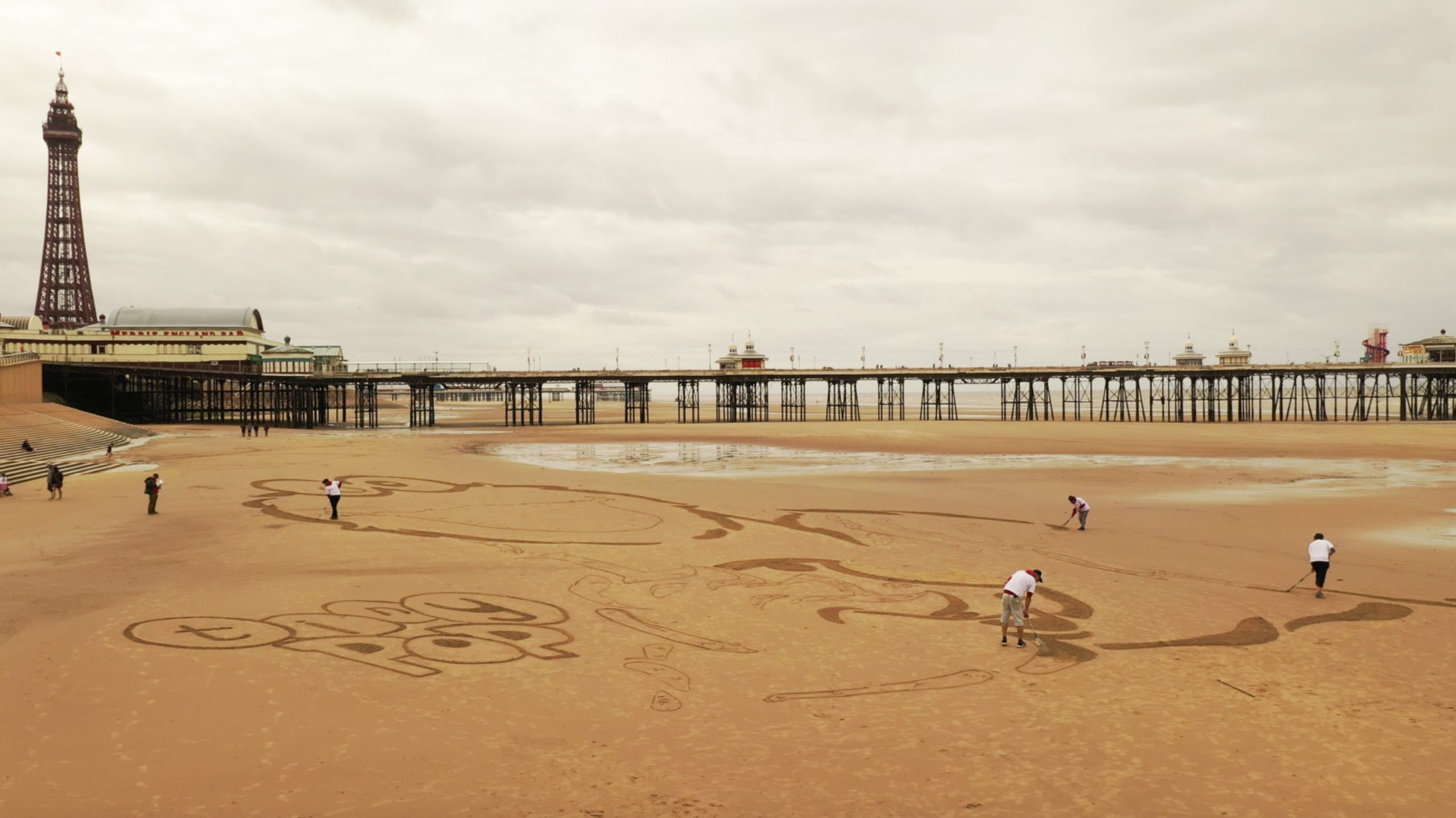 Oh, I do like to eat cookies by the seaside! Sand drawings of the Tiny ...