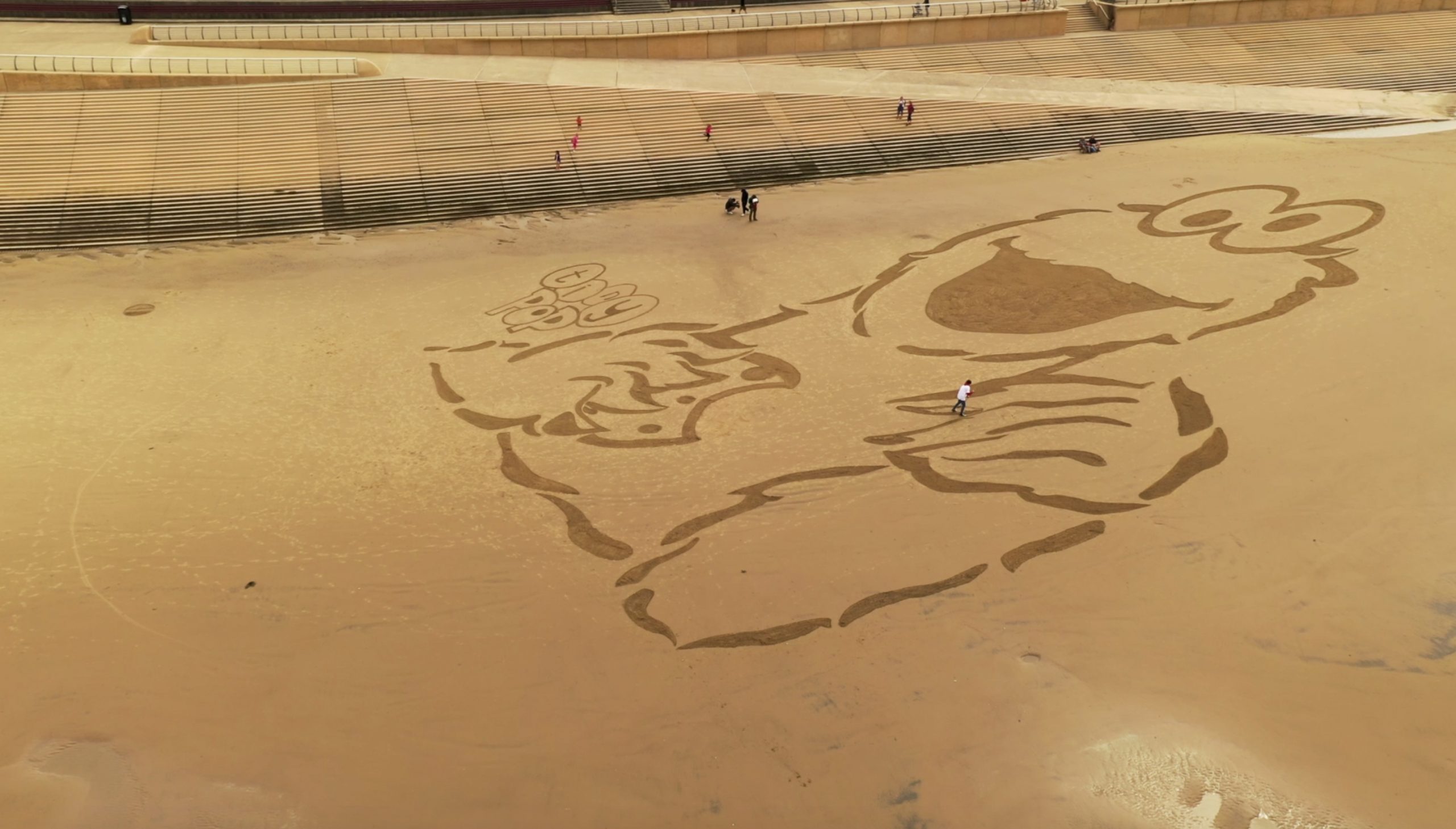 Oh, I do like to eat cookies by the seaside! Sand drawings of the Tiny ...